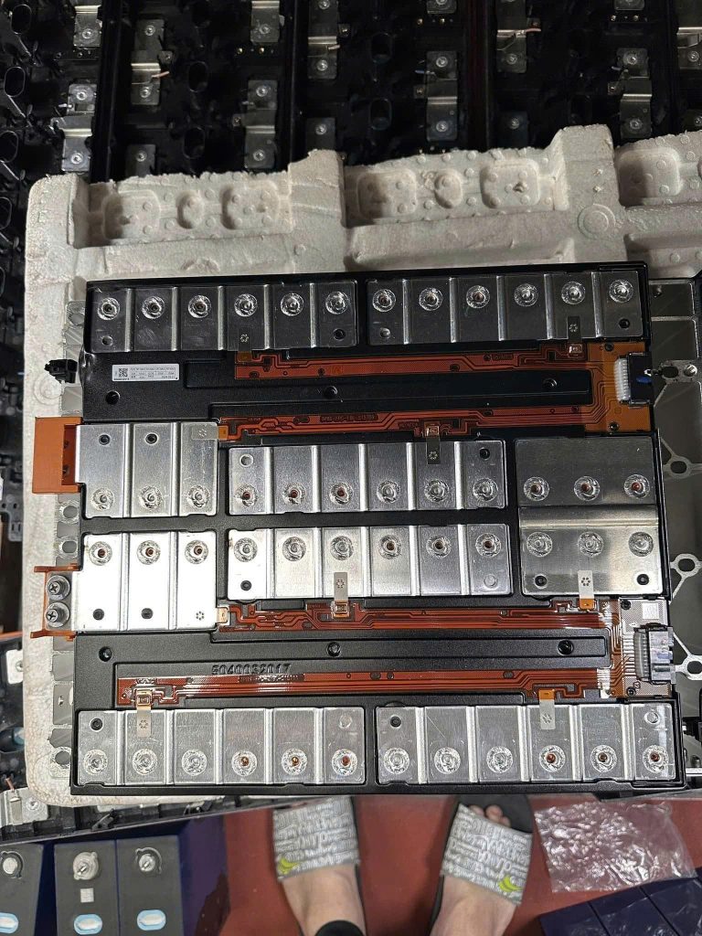 Công nghệ trên pin LFP của xe điện VinFast VF6 có gì đặc biệt? Tuổi thọ ...